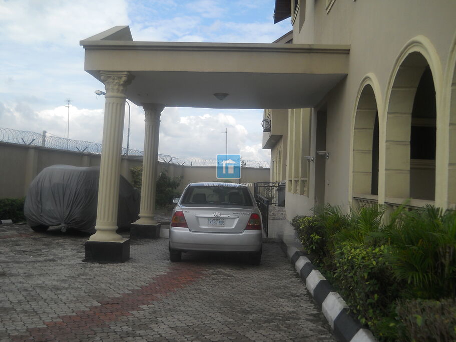 11 Bedroom Detached at Maryland Lagos | Hutbay