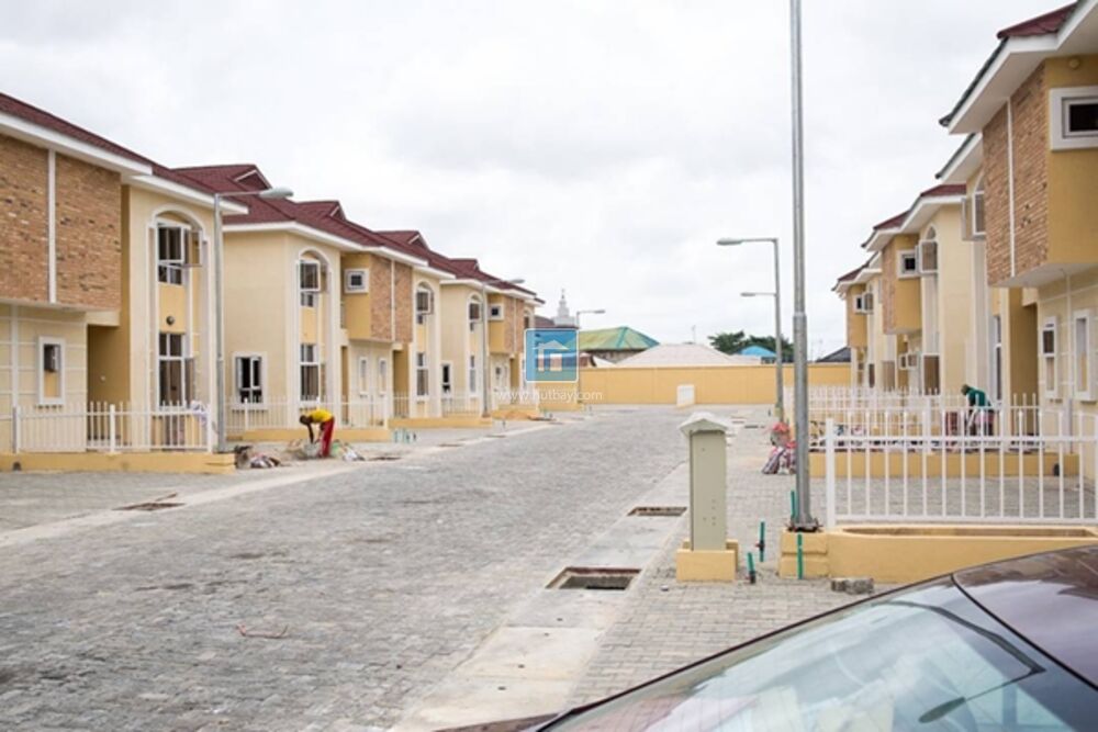 4 Bedroom Semi detached at Lekki Lagos | Hutbay