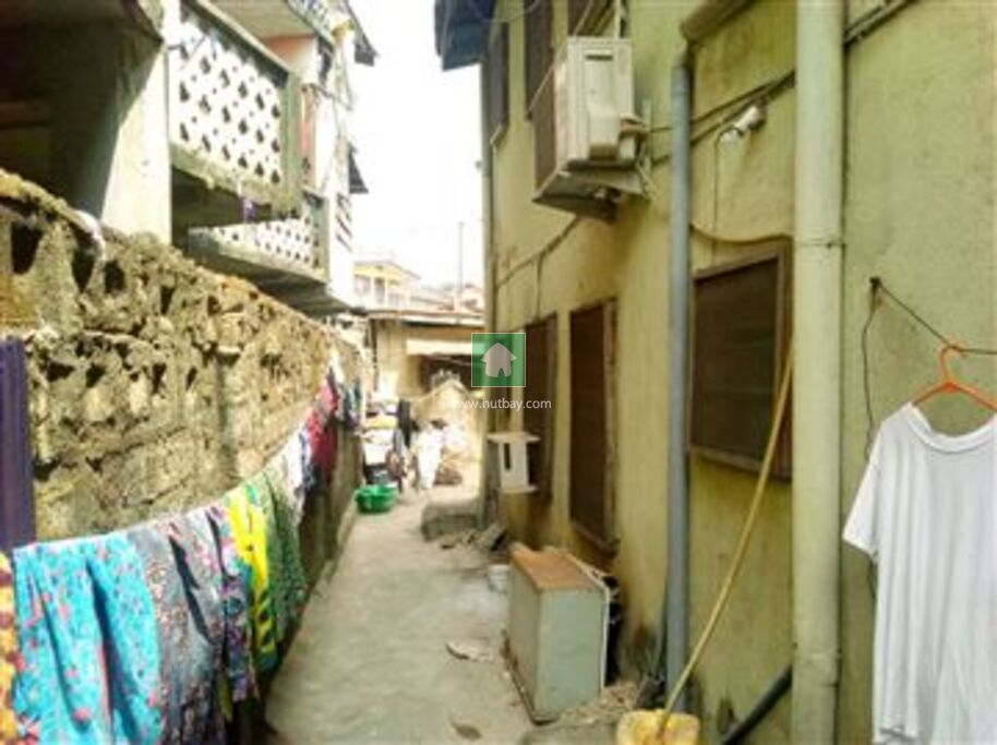 3 Bedroom Flat Apartment For sale at Mushin, Lagos | Hutbay