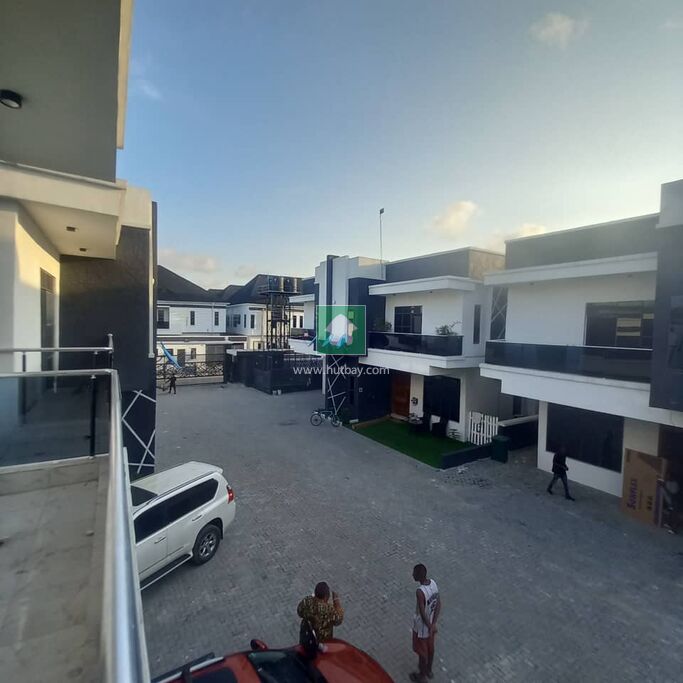 4 Bedroom House For sale at Eti Osa, Lagos | Hutbay